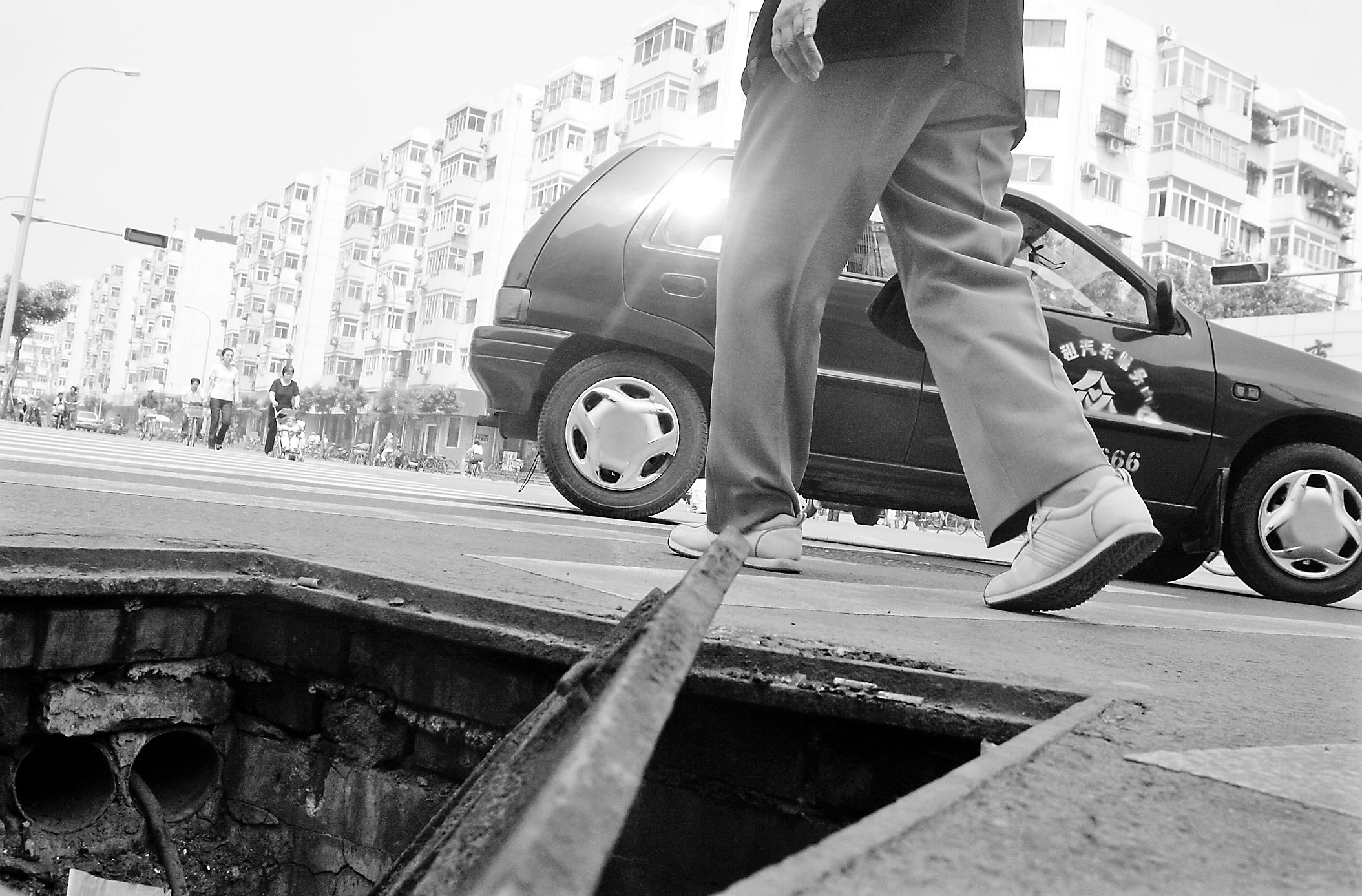 32Tops超强算力加持，万物纵横DA320S边缘计算盒子筑牢城市井盖安全防线_四川万物纵横